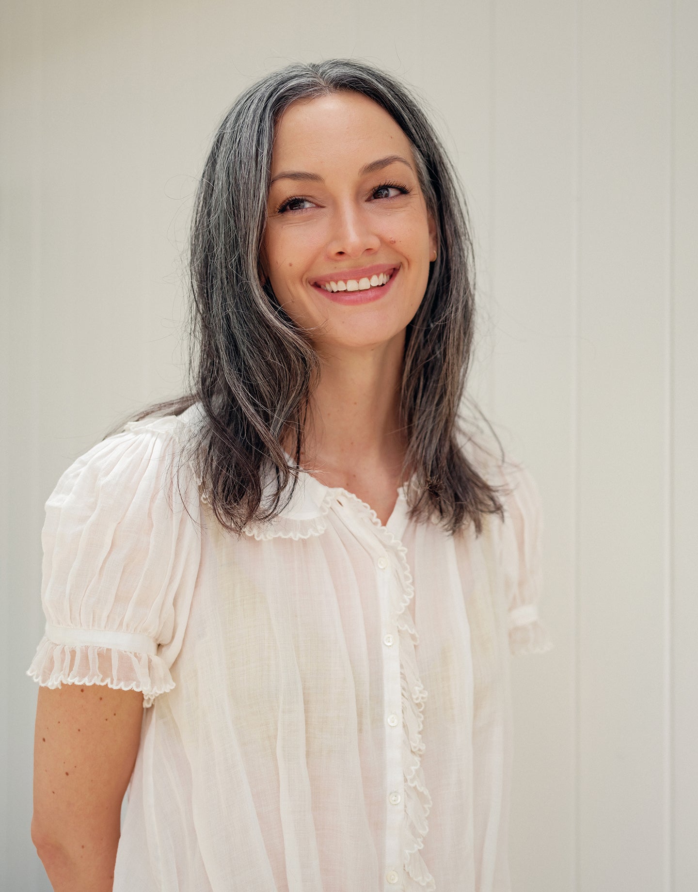 Esthetician Julia Barna's Anti-Aging Skincare Routine | Oak Essentials